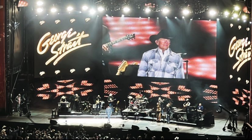 George Strait: The King of Country Lights Up Seattle – Latinitas Magazine